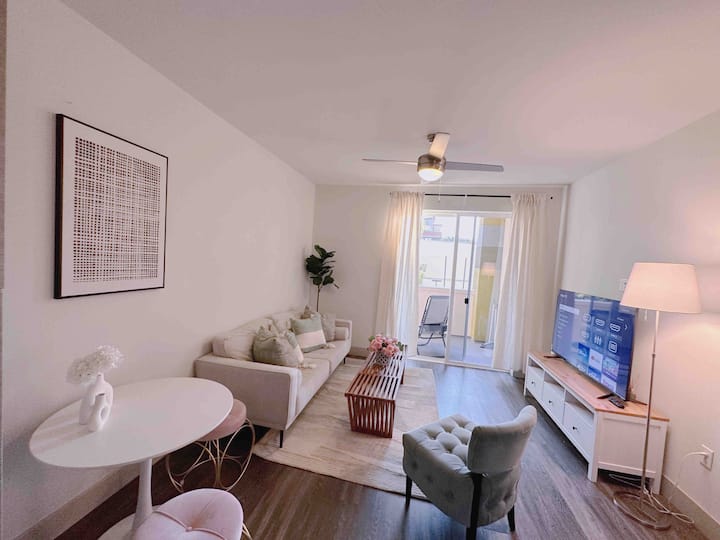 Irvine 1br｜ King Bed Apt Pool And Gym By Dj Plaza - Irvine, CA