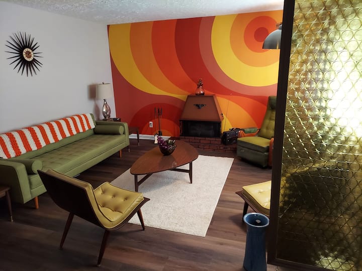 Mid Century Mod Themed House - Holly Recreation Area, Holly