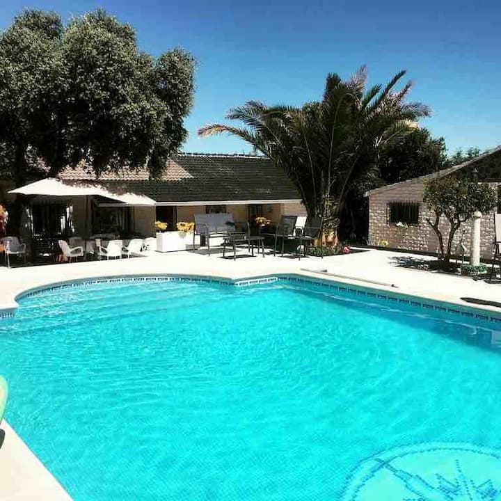 Chalet Con Espectacular Piscina - Villa del Prado