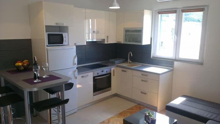 Modern A4 Apartment Near Beach/ 2 Bedrooms - Brela