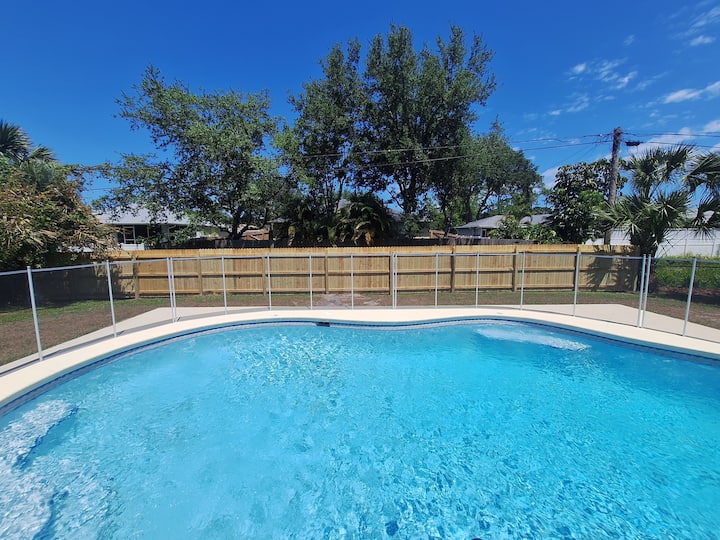 Florida Getaway! New Pool Heater And Fenced Yard - Sebastian, FL