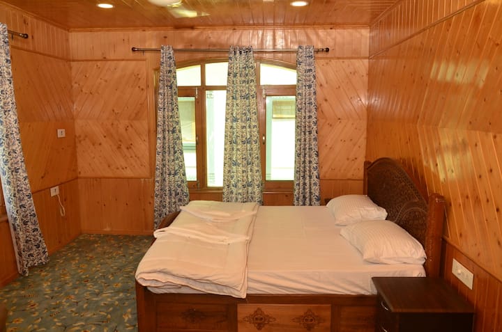 Sheerazi Homestay - Srinagar