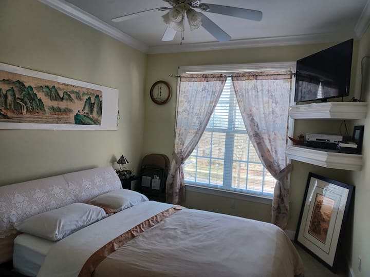 Luxurious & Private Suite - Tallahassee, FL