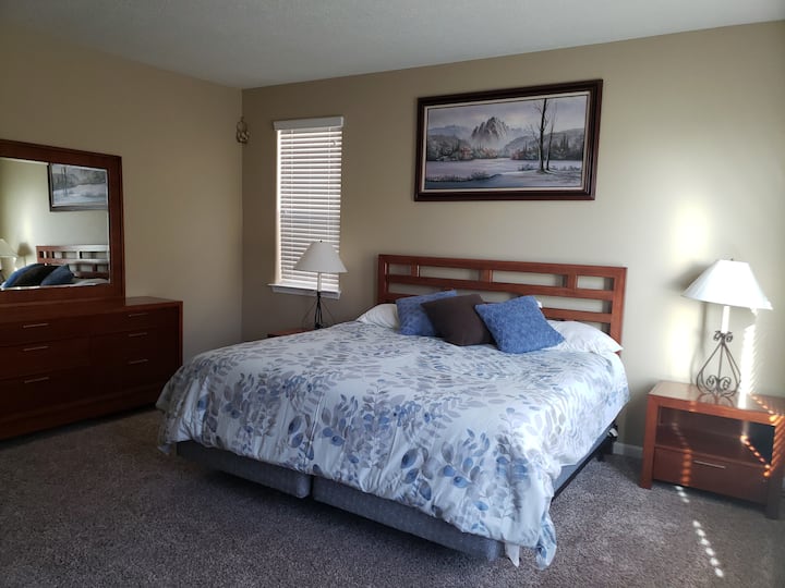 Beautiful Spacious Home With Gourmet Kitchen! - Corrales, NM