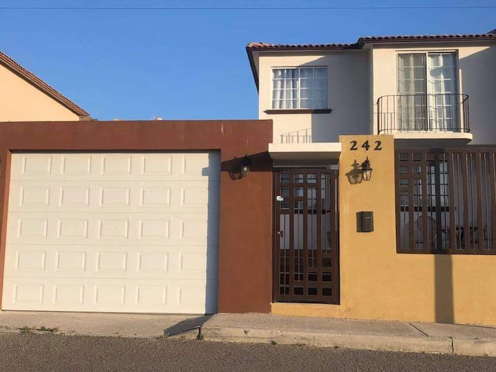 Nice House With Large Yard And Off Street Parking. - Ensenada