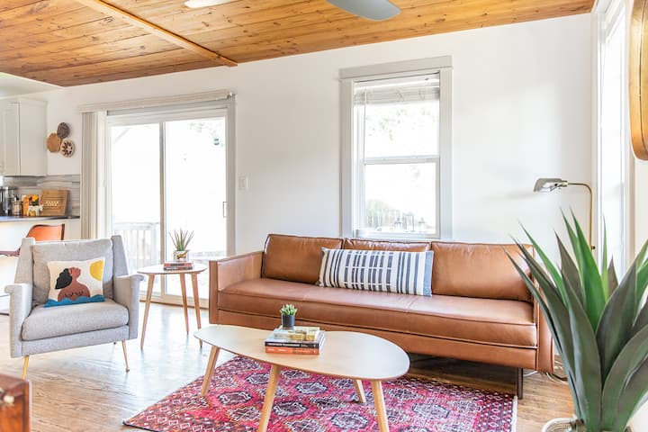 Artsy Upscale Estate W/ Big Yard Near Downtown - Austin