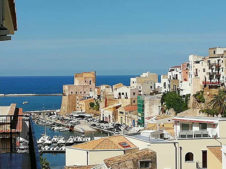 Equipped Terrace And View Of The Castle - Castellammare del Golfo