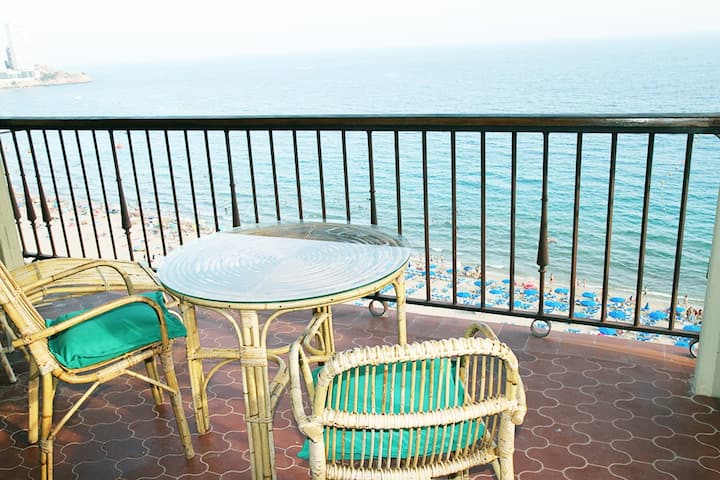 Stunning Beachfront Apartment In Levante - Benidorm