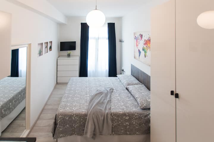 Fra Le Piazze E Il Caffé Pedrocchi - Padova