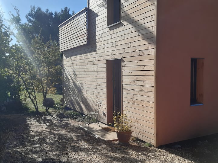 Maisonnette Cosy, En Bois. - Uzès