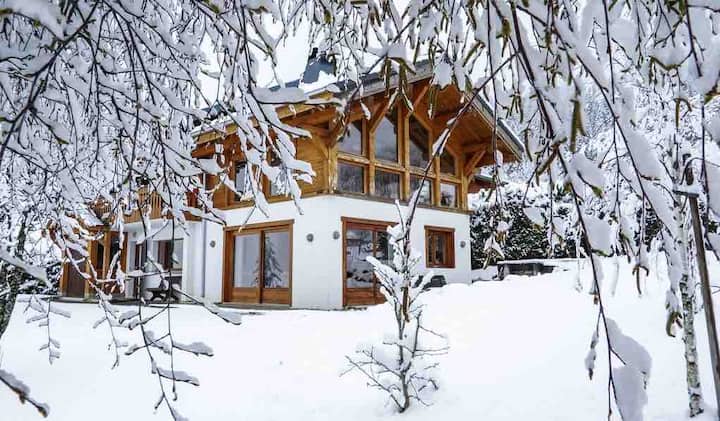 Chalet Uxello, Spazioso Chalet Per 12-14 Con Jacuzzi. Mountain Bike, Sci Da Golf - Morzine