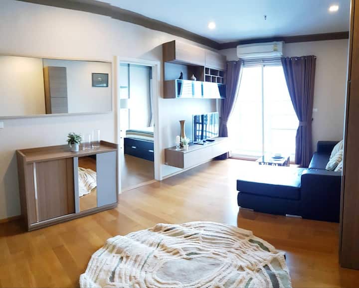 1 Br Luxury Condo Near Bts Station, Wifi - Bangkok