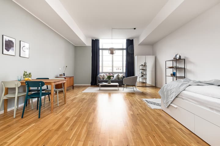 Urban Quiet: A Refurbished Loft In Berlin Mitte - Berlin