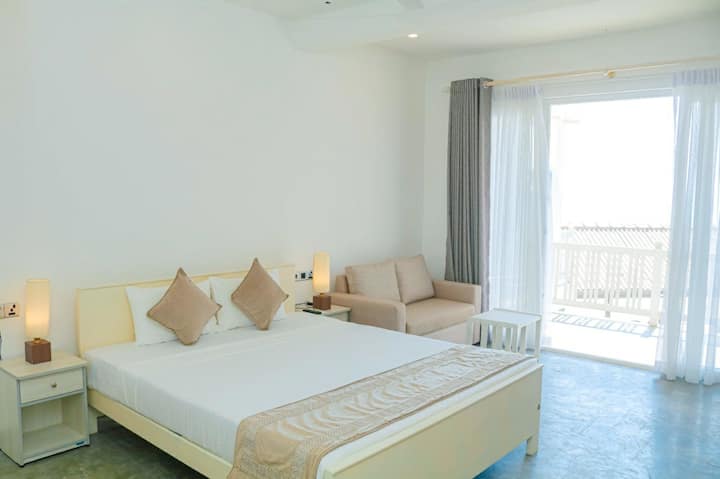 Welcome To Blue Note Beach Front Hotel - Hikkaduwa
