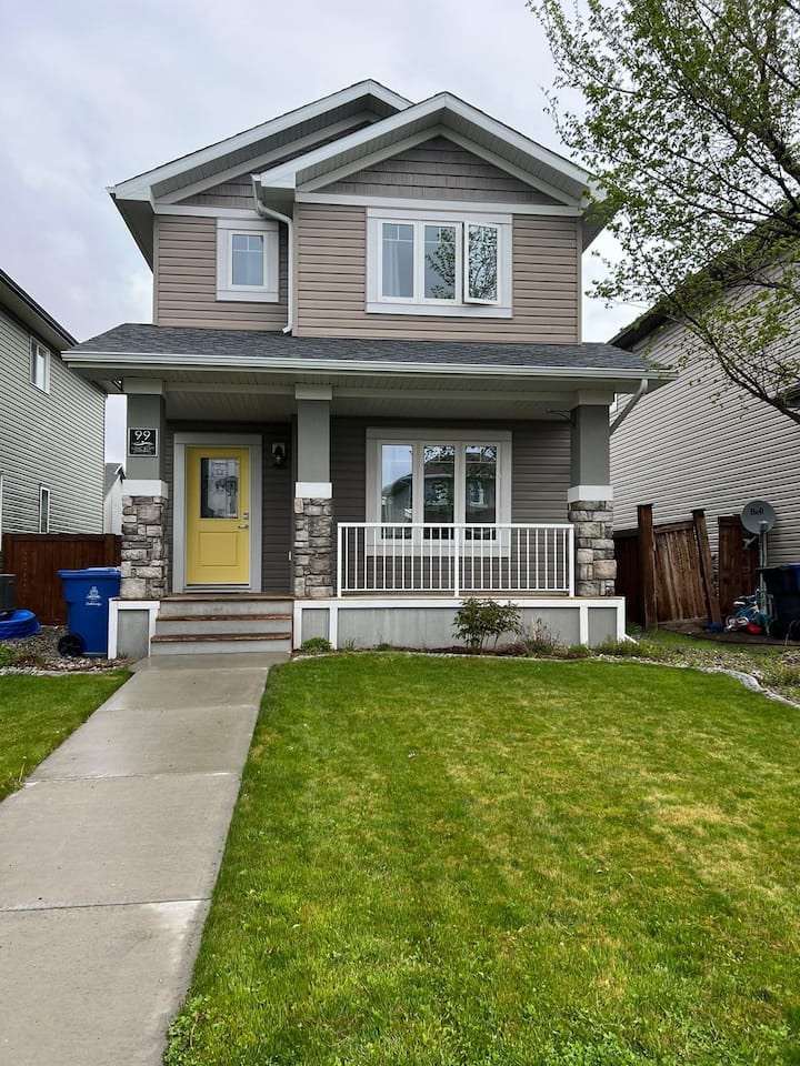 Cheerful 1-bedroom Home With Free Parking - Lethbridge