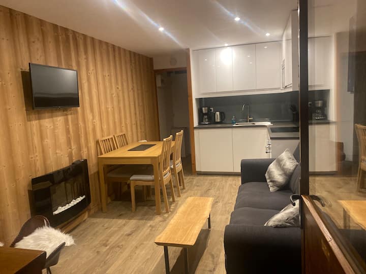 Lovely 3 Bed Apartment In Meribel - Courchevel 1850