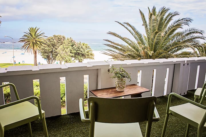 Beachfront Art Deco Apartment - Cape Town