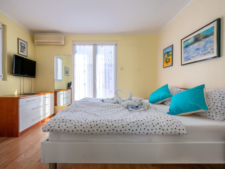 Cosy Apartment With Terrace - Mali Lošinj