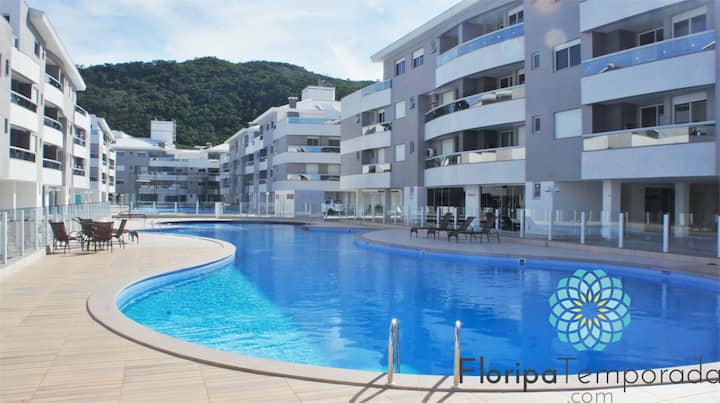 Duas Suítes, Com Vista Para Piscina E Quadras. - Florianópolis