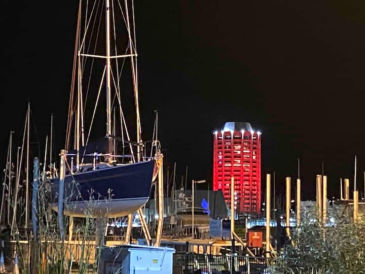 "The Moorings"
1970's Well Maintained Apartment - Hobart