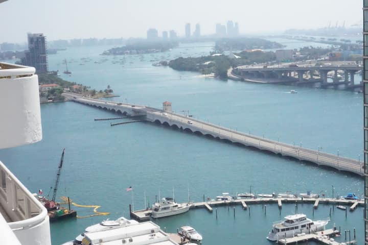 2741, Very Nice 2/2 W Den, Grt View & Space - Miami