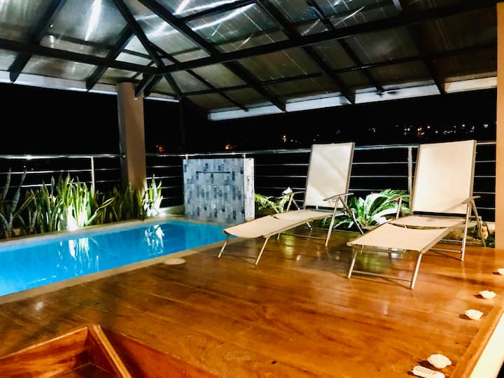 Terraza Con Piscina Panorámica - Tarapoto