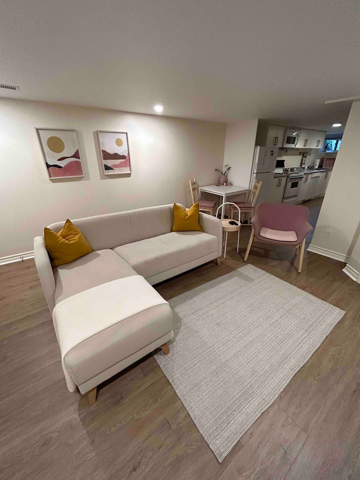 Cozy One Bedroom Apartment In Heart Of Trinity - Toronto