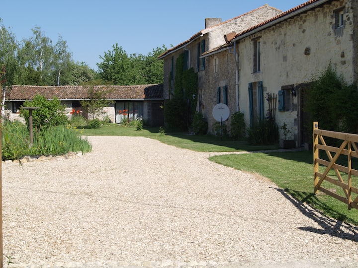 Lac De Maison - 2 Gîtes Privés Pour Familles - Lusignan