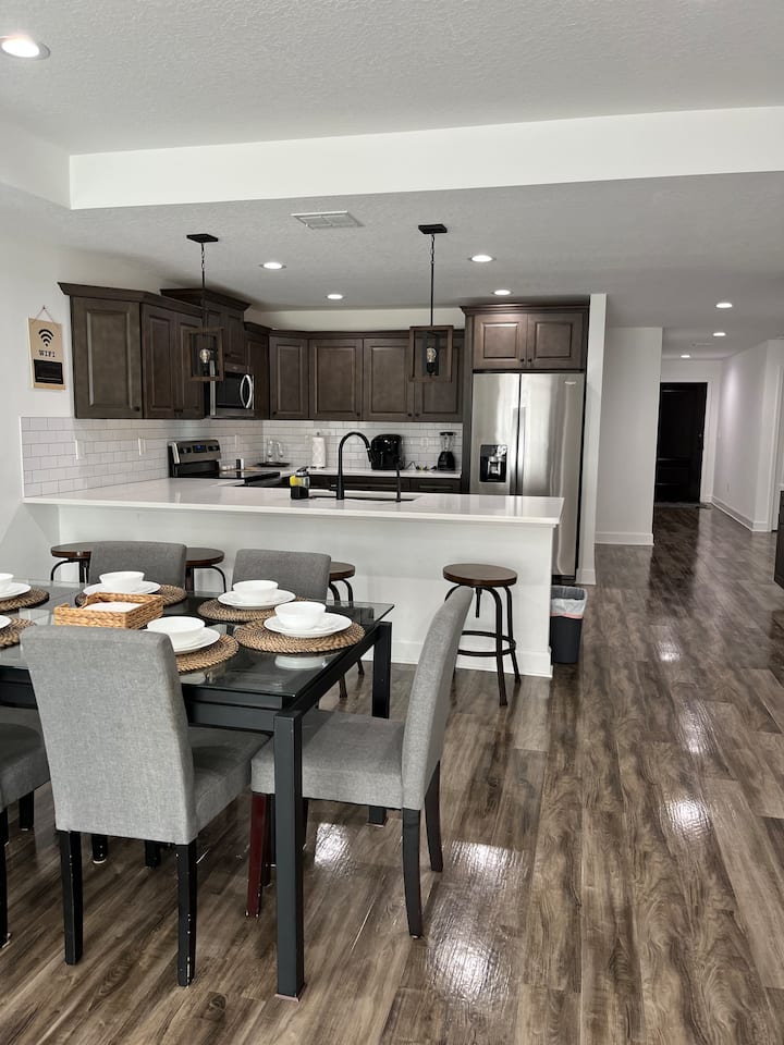 Brand New House Walking Distance To Busch Gardens - Tampa, FL