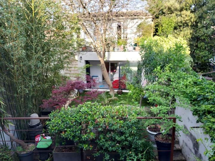 Petite Maison De Ville Avec Jardin - Nîmes