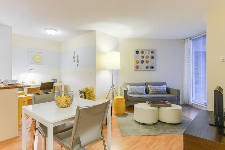 Stylish 1 Bed Condo, Ideal Location - Toronto, ON