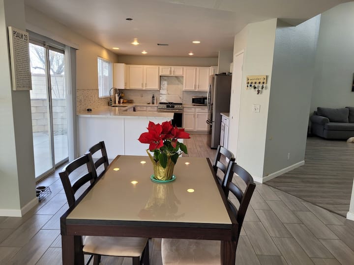 Room 1 For Rent In Lancaster Ca - Lancaster, CA