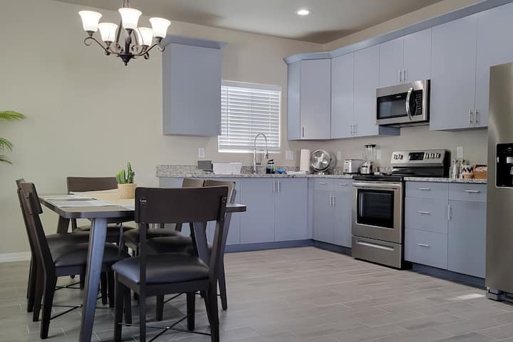 Gem Show 2 Blocks Away, Plenty Of Parking . - Tucson, AZ