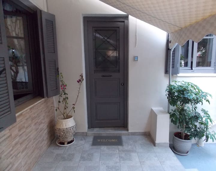 Private House With Garden Near Acropolis Area - Athen