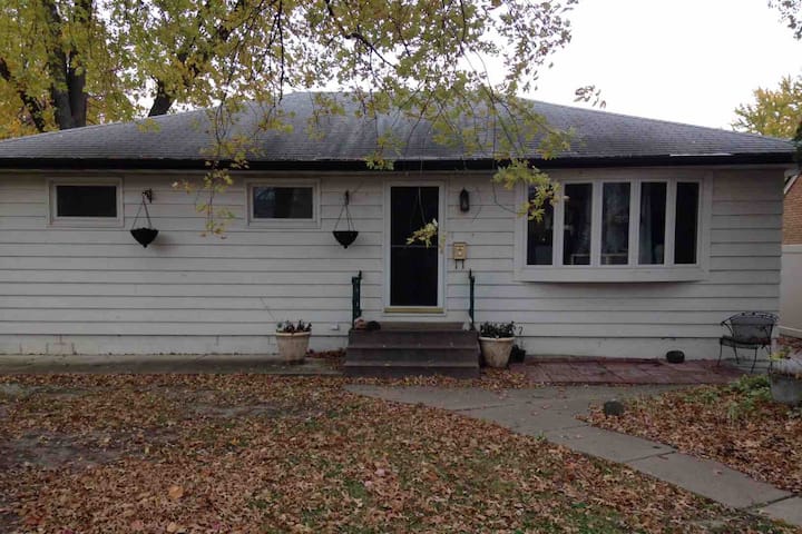 Centrally Located Spacious Home - Rock Island, IL
