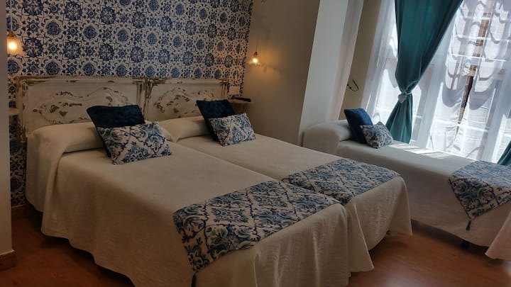 Habitación Triple Con 3 Camas Individuales Y Baño - Castro-Urdiales