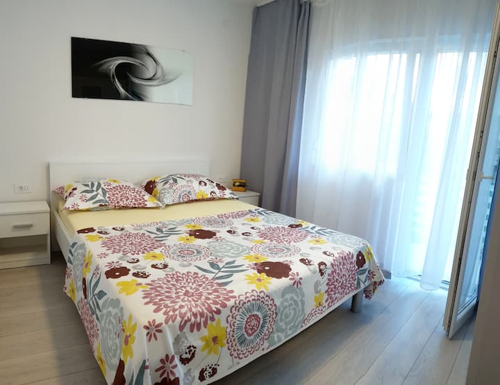 Apartments Tamburovic - App1 (2+2 ) - Makarska