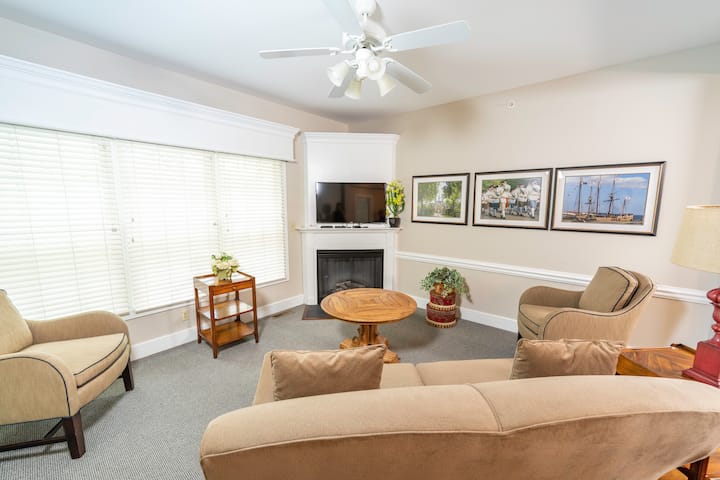 Spacious And Open 2 Bedroom Townhome At Kingscreek - Yorktown, VA