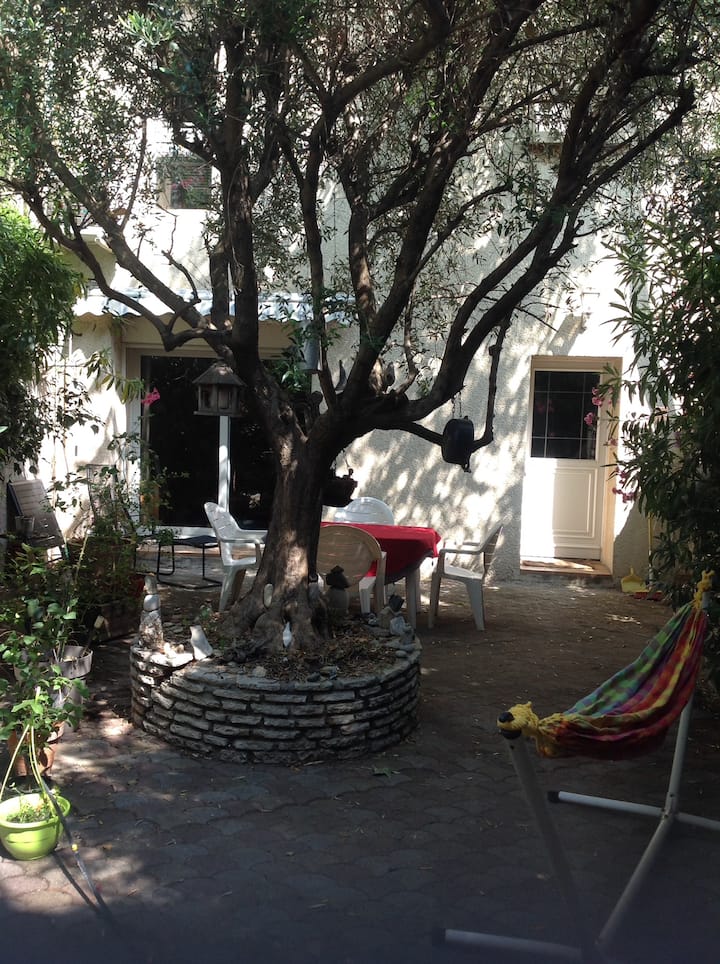 Nîmes, Très Calme, Maison De Ville, Clim, 3 Ch. - ibis budget Nimes Centre Gare