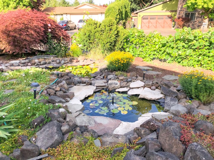 Garden Retreat + Free Wine Tasting! - McMinnville, OR
