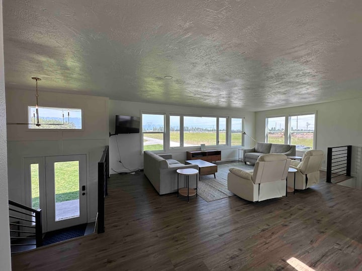 Modern And Spacious Country Home - Kalispell, MT
