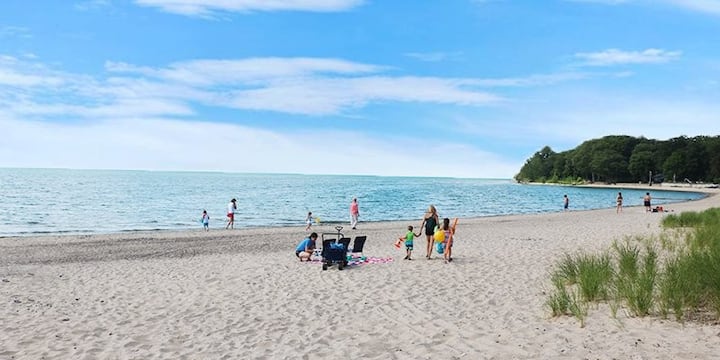 *Newly Renovated W/ Lake Erie Views + Hot Tub - Port Colborne