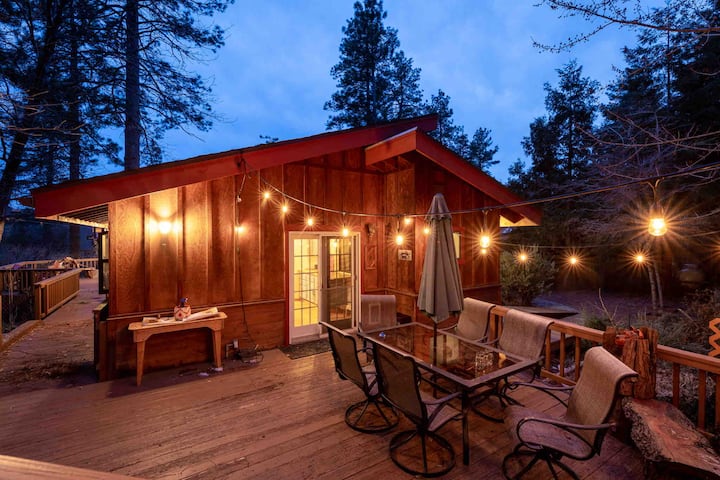 Cozy Idyllwild Cabin Game Room & Stunning Views - Idyllwild-Pine Cove, CA