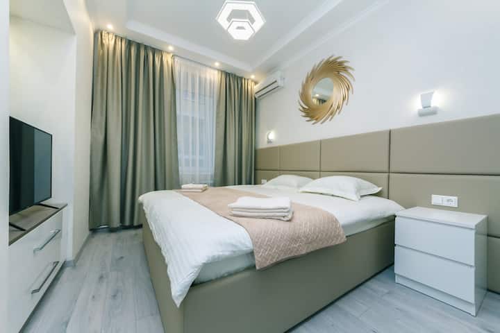 Luxury & Cozy 2 Bedroom Apt In Very Center Of Kyiv - Kiev