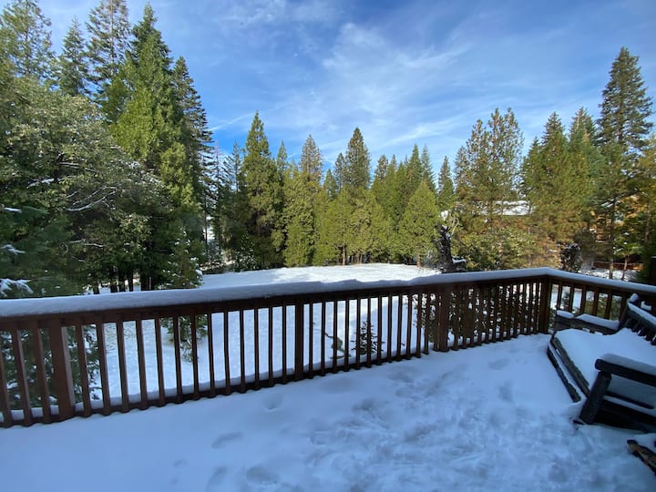 Beautiful Large 4 Bedroom 3 Full Bath Log Cabin! - Shaver Lake, CA