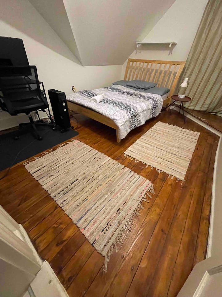 Train Station Off 95 Highway Ex 26 Penthouse - Fairfield, CT