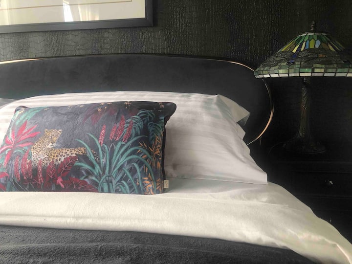 Boutique London Home. Lgbt+ Friendly. - Barking