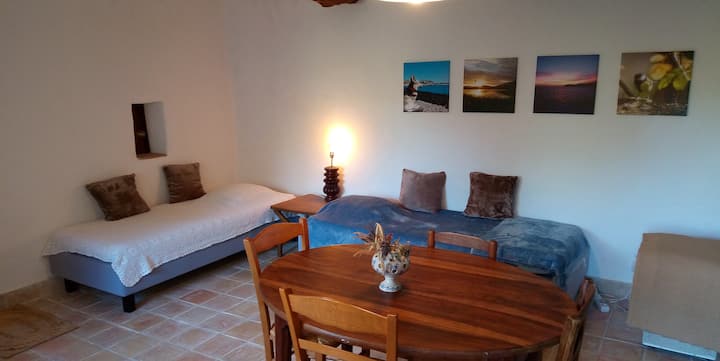 Petite Maison Provençale Au Coeur De La Nature - Banon