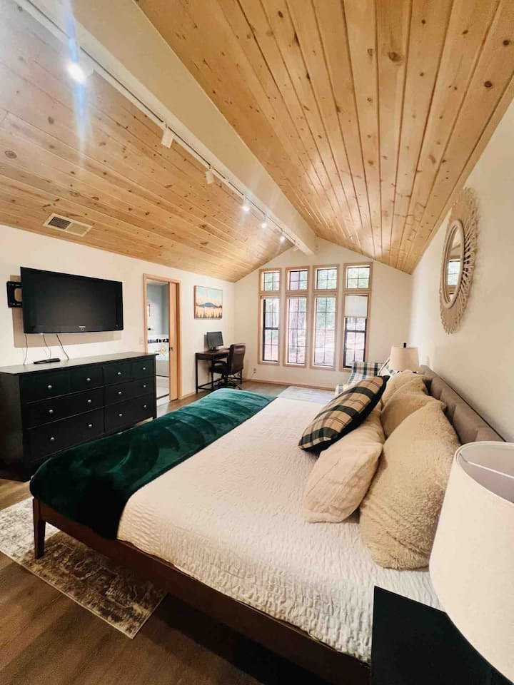 Tahoe Redwoods Chalet | Ski Lease Available - Truckee, CA
