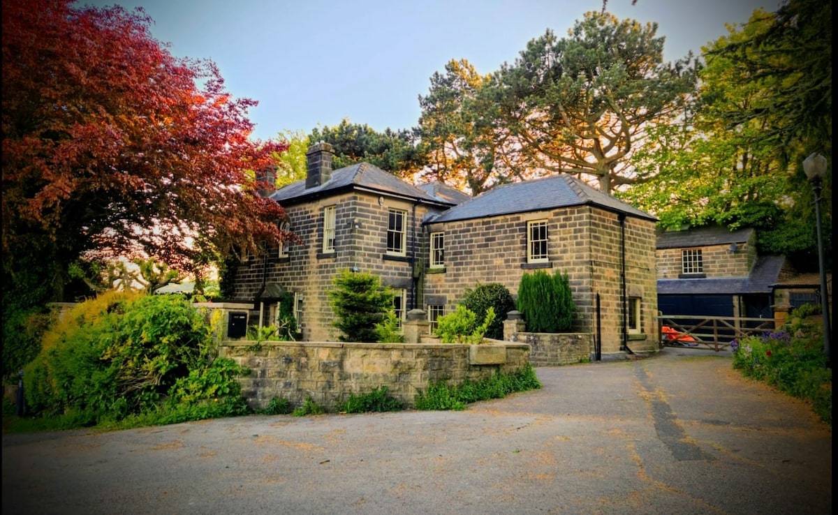 Astounding Matlock Sleeping 19 Breathtaking Views - Houses for Rent in ...